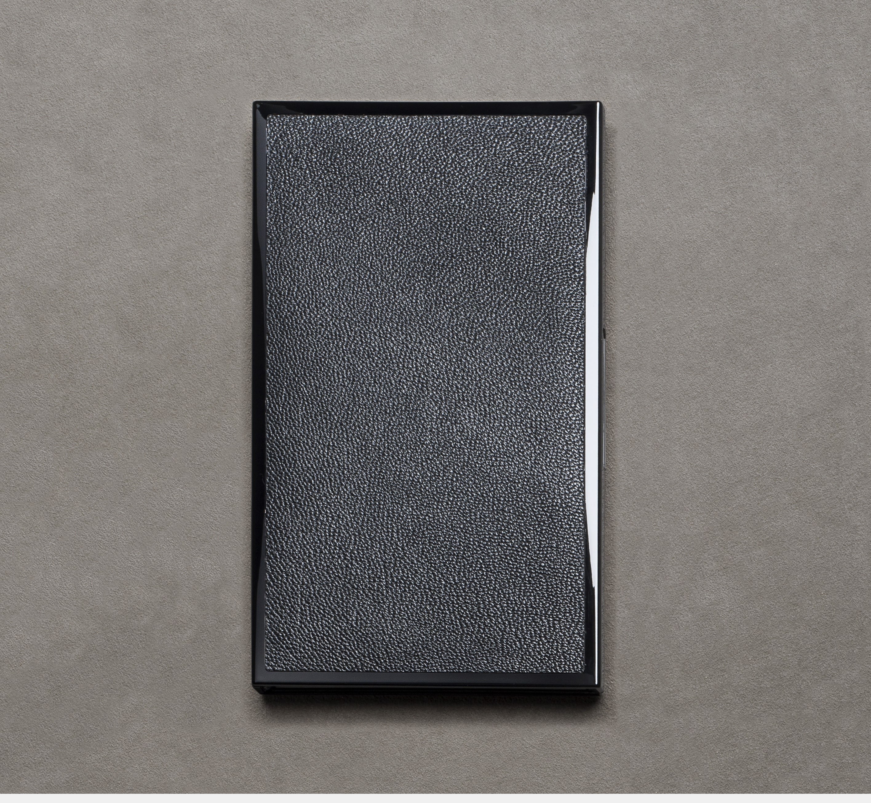 Le Carnet 08.16 Black lacquered embedded with leather - Thibierge Paris